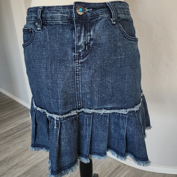 Baccini | Skirts | Baccini Pleated Denim Jean Raw Edge Hem Short Skirt ...